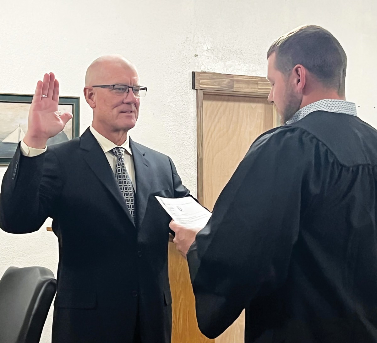Whitney police chief sworn in – The Lakelander